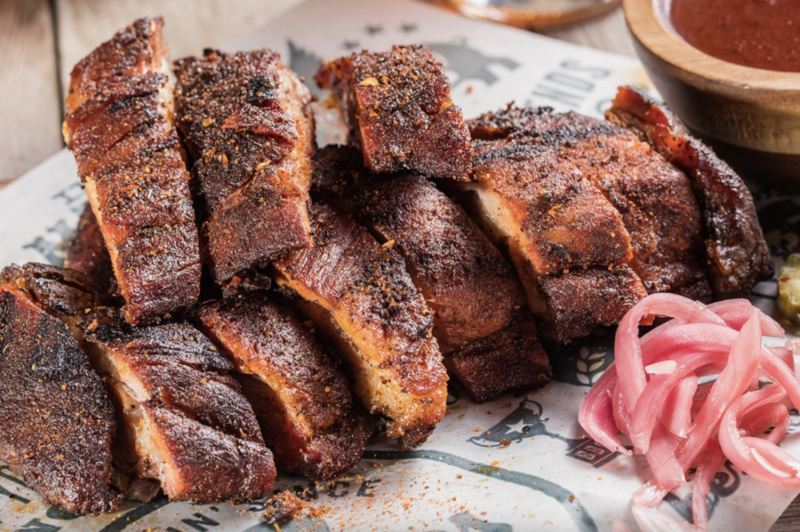 10 Famous Chicago Food Staples You Have to Try In 2024