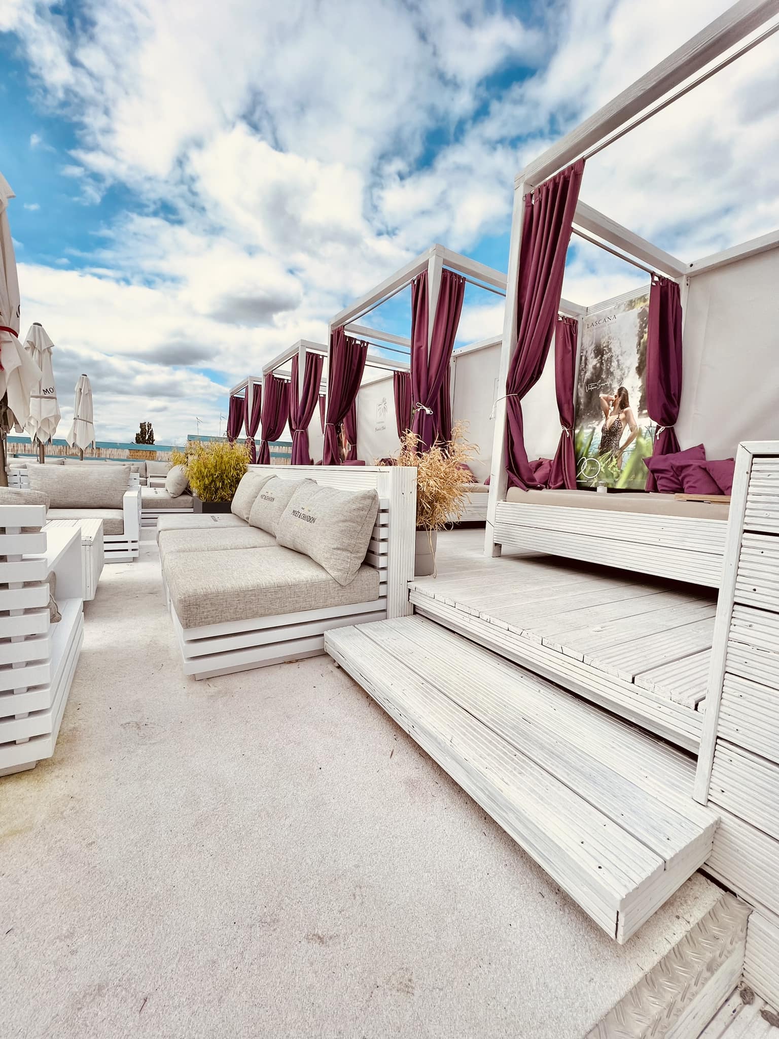 Rooftop Bars in Hamburg: The 7 BEST Places to Visit