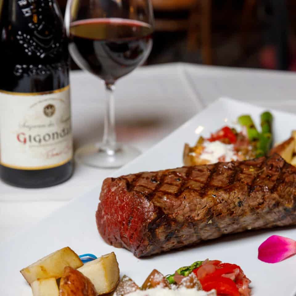 15 BEST Siesta Key Restaurants: Fresh and Flavorful Spots