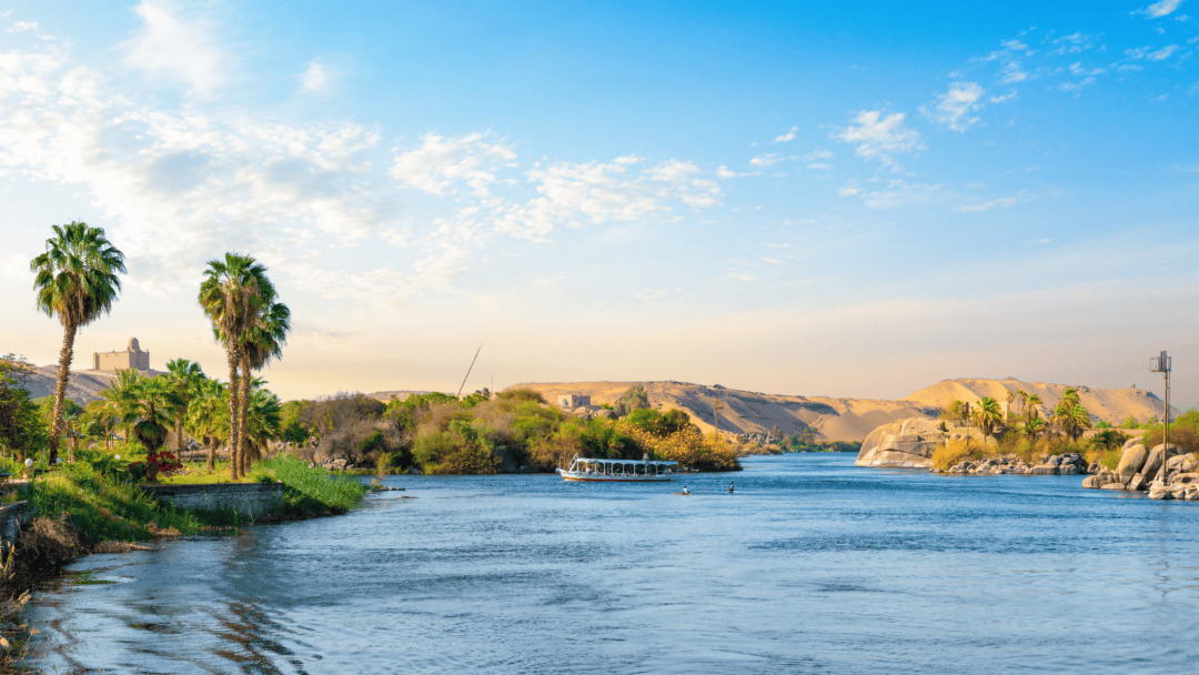 14 Luxury River Cruises for UNFORGETTABLE Sightseeing