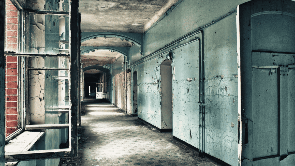 17 Eerie Abandoned Places That Transport You Back in Time