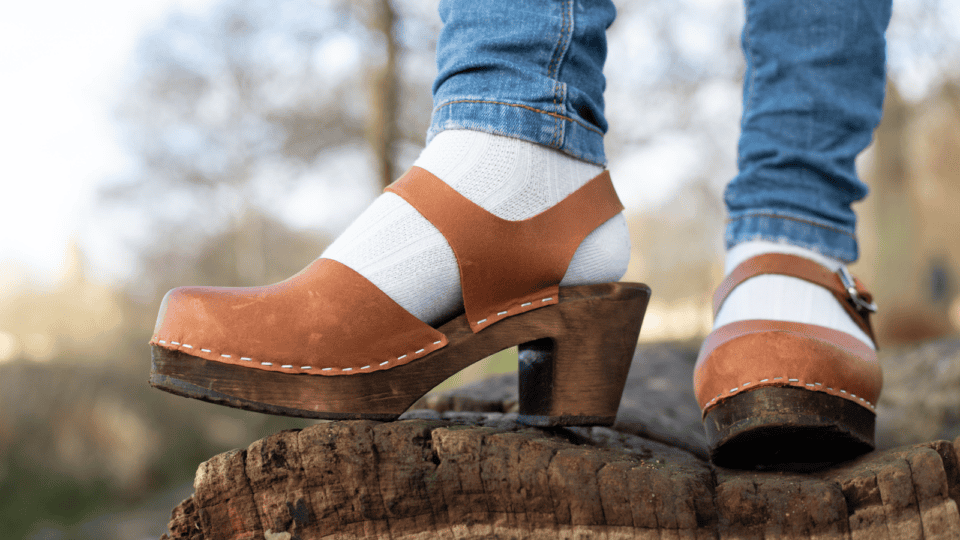 15 Outfit Mistakes Making You Look Years Older