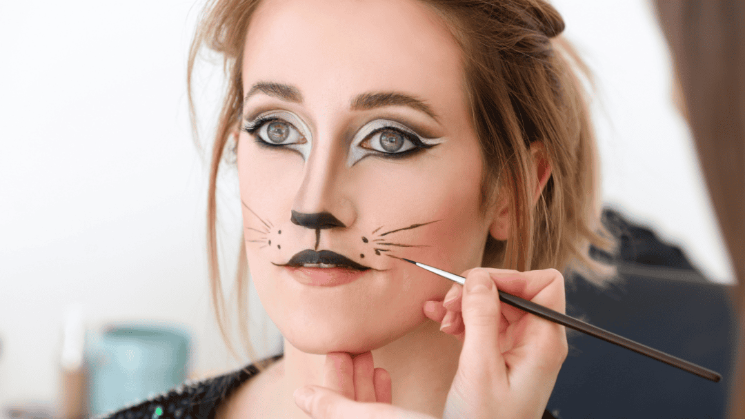 14 Scarily Easy DIY Halloween Costumes to Make Last Minute
