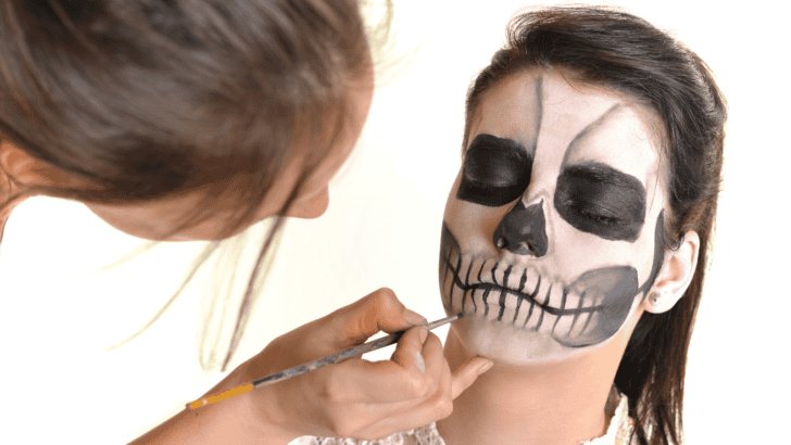 14 Scarily Easy DIY Halloween Costumes to Make Last Minute