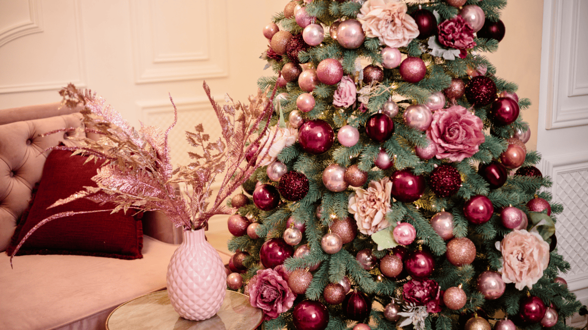 14 Christmas Tree Themes to Show Off Your Creativity
