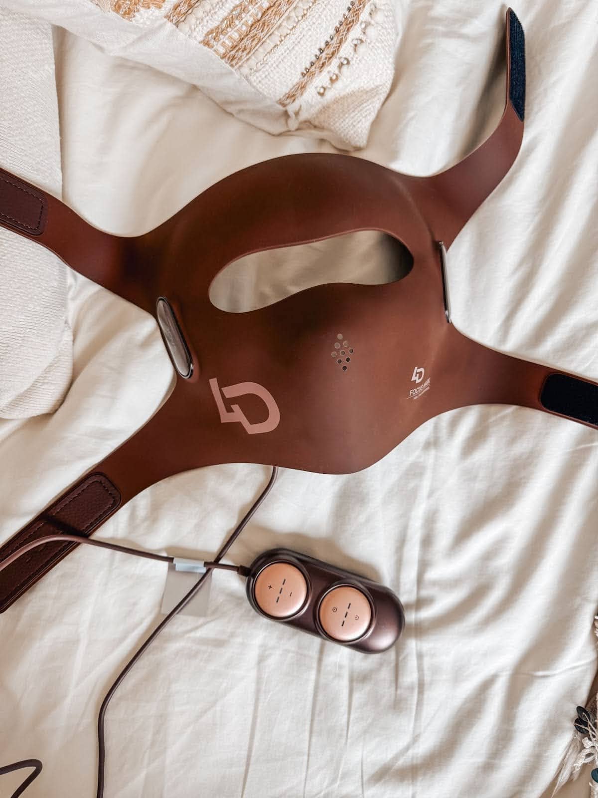 JOVS 4D Laser Light Therapy Mask Review: Pros + Cons